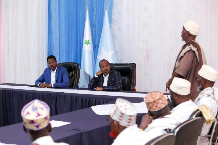 Madaxweyne Xasan Sheekh oo la kulmay Odayaasha Dhaqanka Galmudug Madaxweyne Xasan Sheekh oo la kulmay Odayaasha Dhaqanka Galmudug